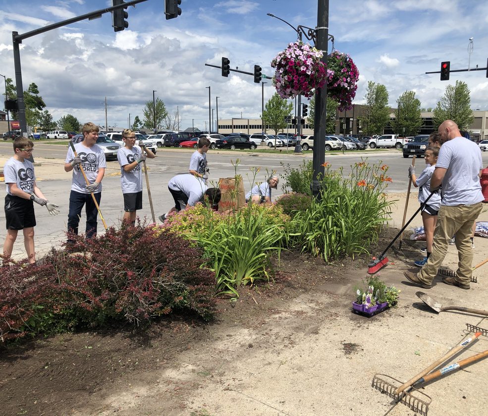 Church crew helps clean up downtown | News, Sports, Jobs - Times Republican